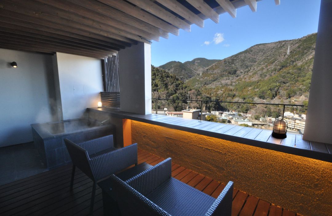 Top floor Japanese-Western style room with open-air bath | AURA TACHIBANA, HAKONE JAPAN ...
